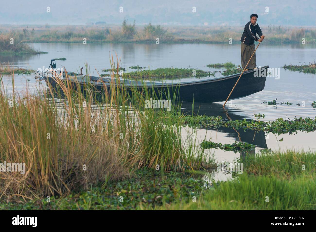 Myanmar (Burma), Shan state, Pao's tribe, Sagar lake, Sagar (Samkar ...