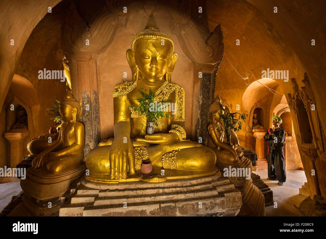 Myanmar (Burma), Shan state, Pao's tribe, Sagar (Samkar Inlay), pagode ...