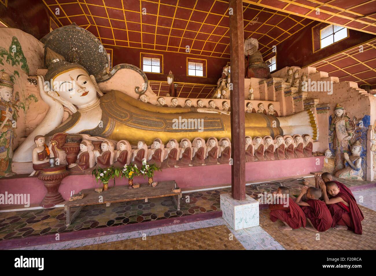 Myanmar (Burma), Shan state, Pao's tribe, Sagar lake, Samkar Inlay ...