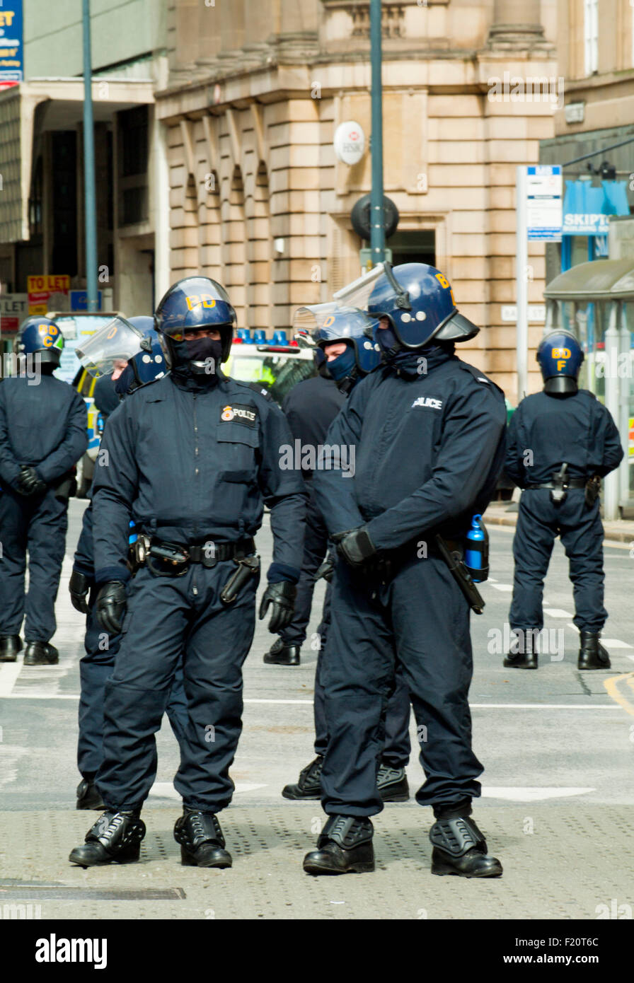 Uk british riot police uniform hi-res stock photography and images - Alamy