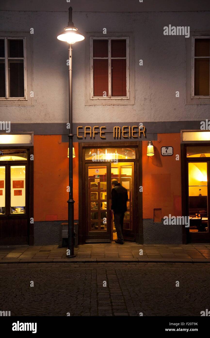 Linz cafe hi-res stock photography and images - Alamy