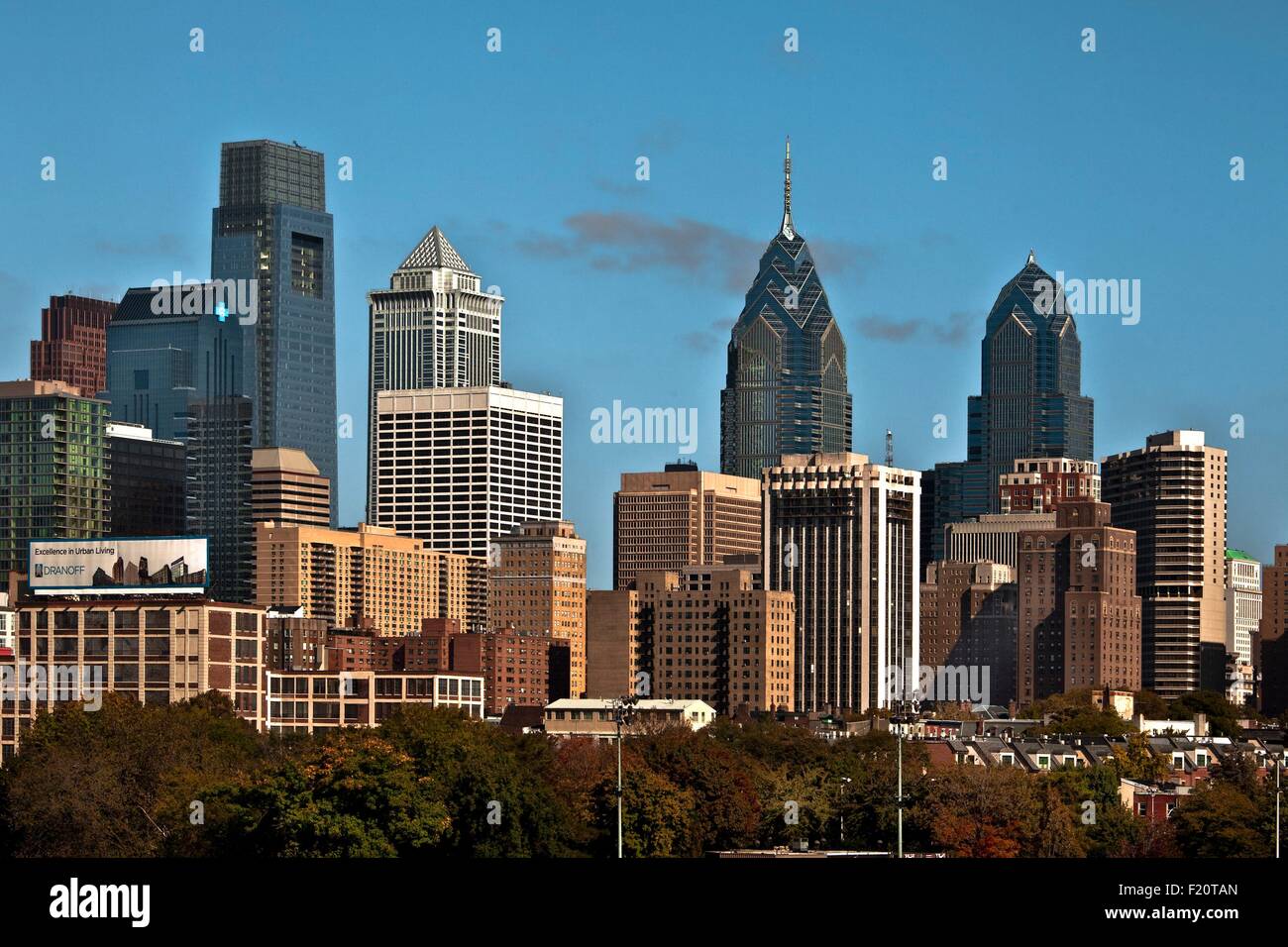 Philadelphia skyline view philadelphia skyline hi-res stock photography ...