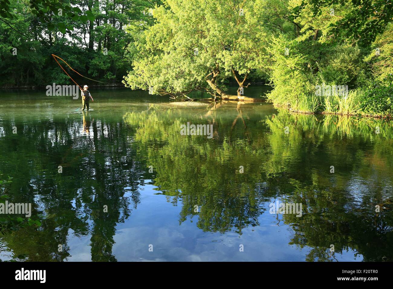 France, Vaucluse, L'Isle sur la Sorgue, water sharing, fly fishing ...