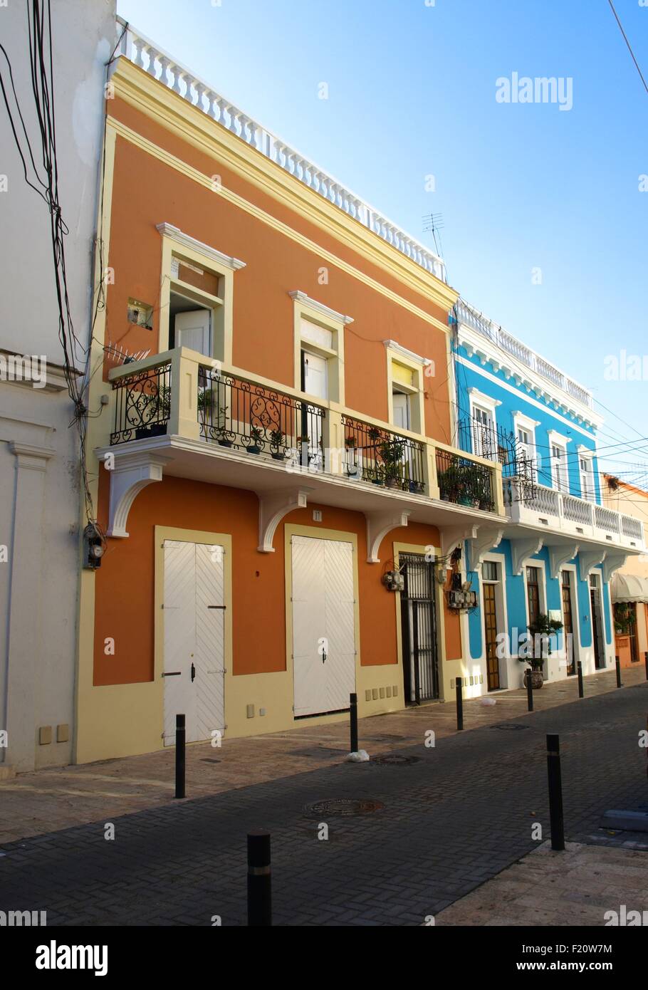 Beautifully painted building facades in the Colonial Zone Stock Photo ...