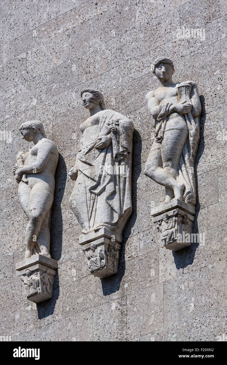 Types Of Sculptures High Resolution Stock Photography and Images - Alamy