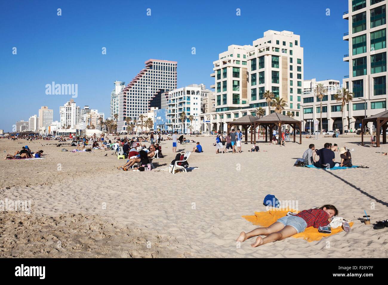 People sunbathing beach tel aviv hi-res stock photography and images ...