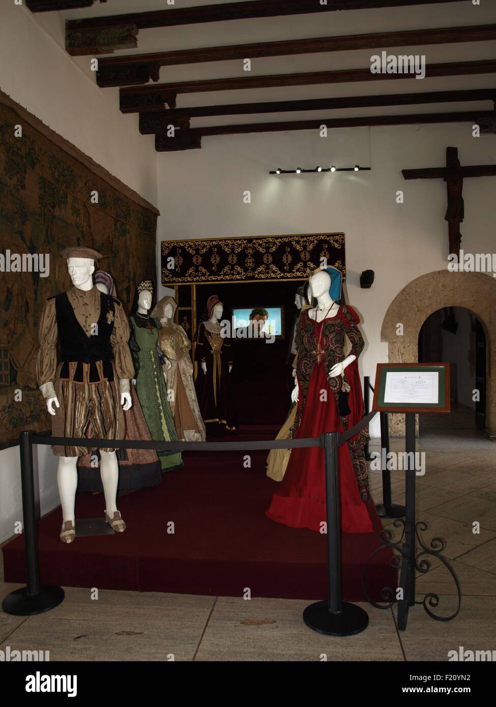 Costumes of the 16th century hi-res stock photography and images - Alamy