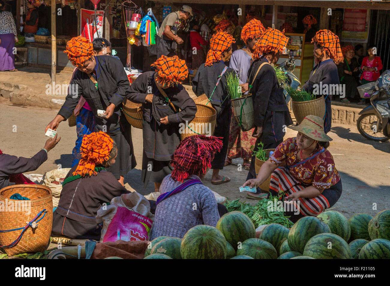 Myanmar (Burma), Shan state, Pao's tribe, Pinlaung, market Stock Photo ...