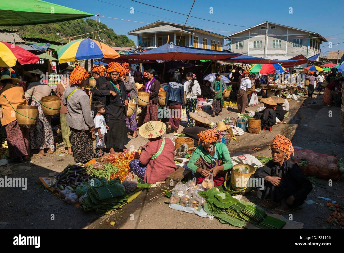 Myanmar (Burma), Shan state, Pao's tribe, Pinlaung, market Stock Photo ...