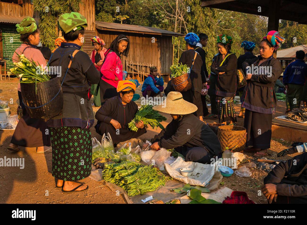 Myanmar (Burma), Shan state, Pa'O tribe, Hamsu, Maha Myatmuni pagoda's ...