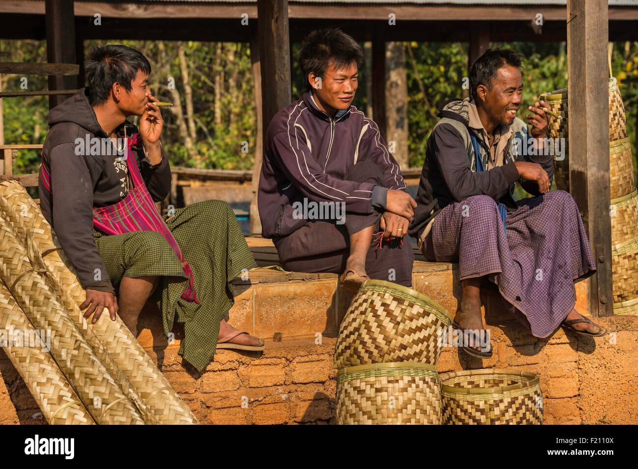 Myanmar (Burma), Shan state, Pa'O tribe, Hamsu, Maha Myatmuni pagoda's ...