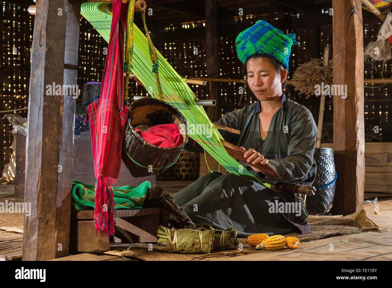 Myanmar (Burma), Shan state, Pa'O tribe, Naung Kae, Nan Aun is weaving ...
