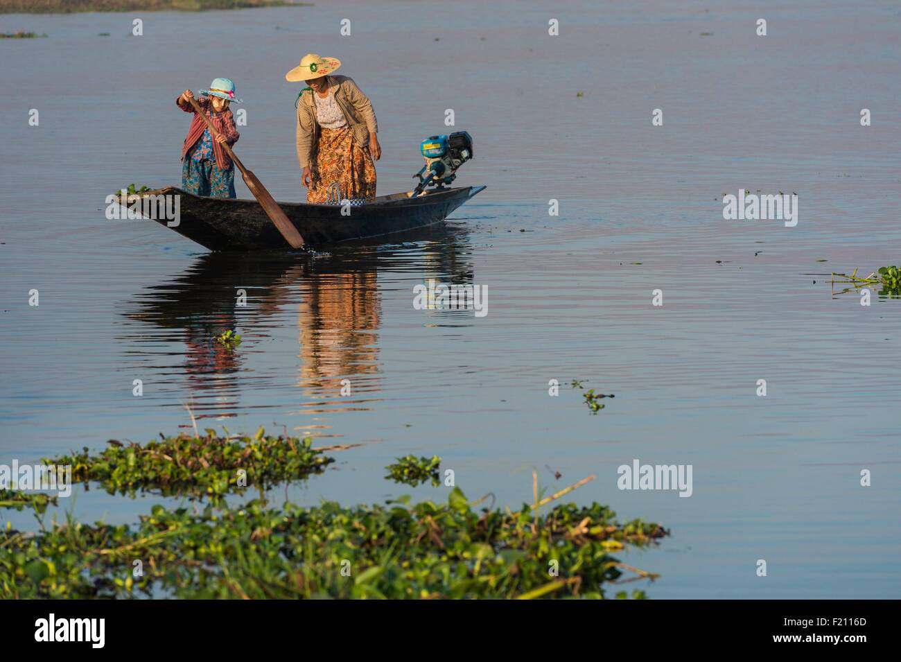 Myanmar (Burma), Shan state, Pao's tribe, Sagar lake, Sagar (Samkar ...