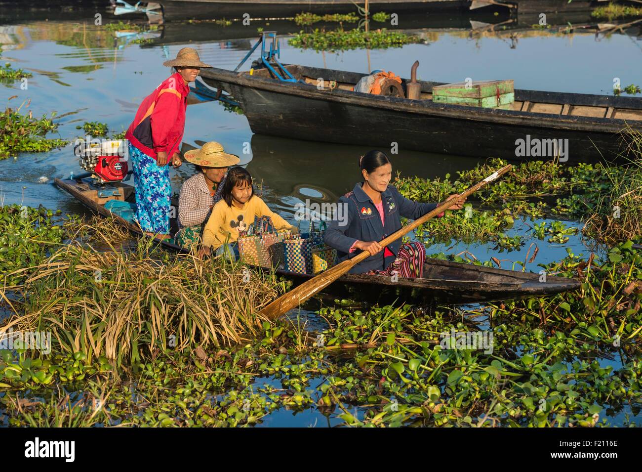 Myanmar (Burma), Shan state, Pao's tribe, Sagar lake, Sagar (Samkar ...
