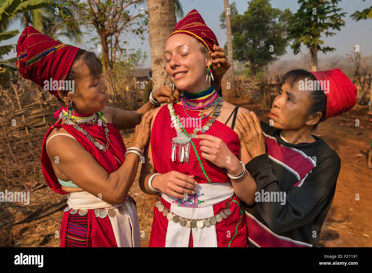 Myanmar (Burma), Kayah state, Kayah tribe, Daw Du Mar Gyi, tourist ...