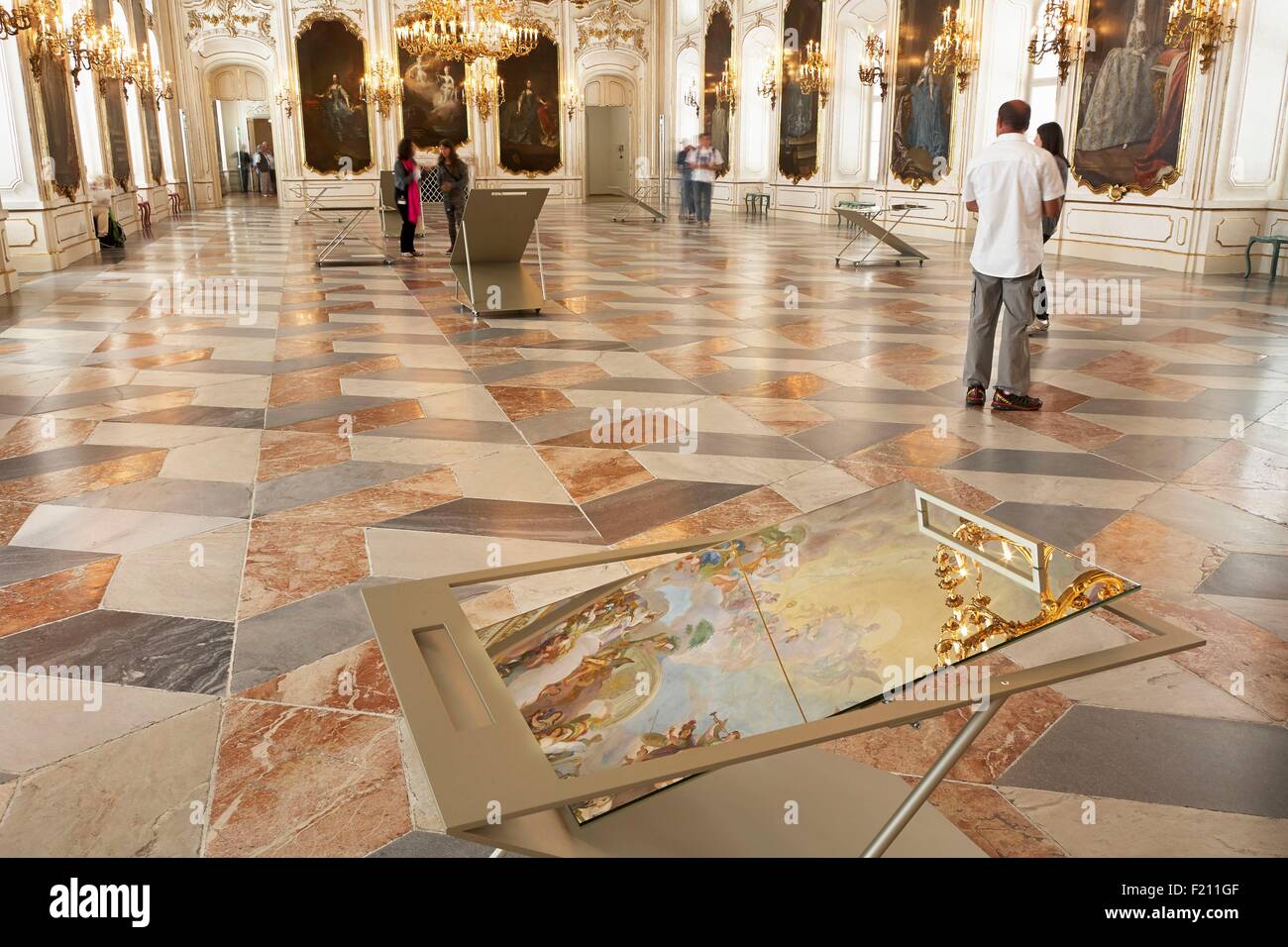 Palace hall hi-res stock photography and images - Alamy