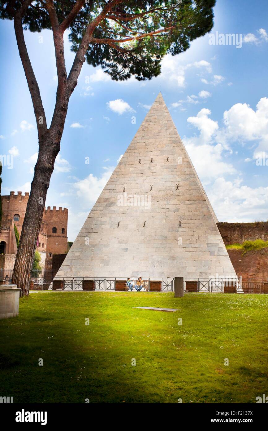 Piramide and rome hi-res stock photography and images - Alamy