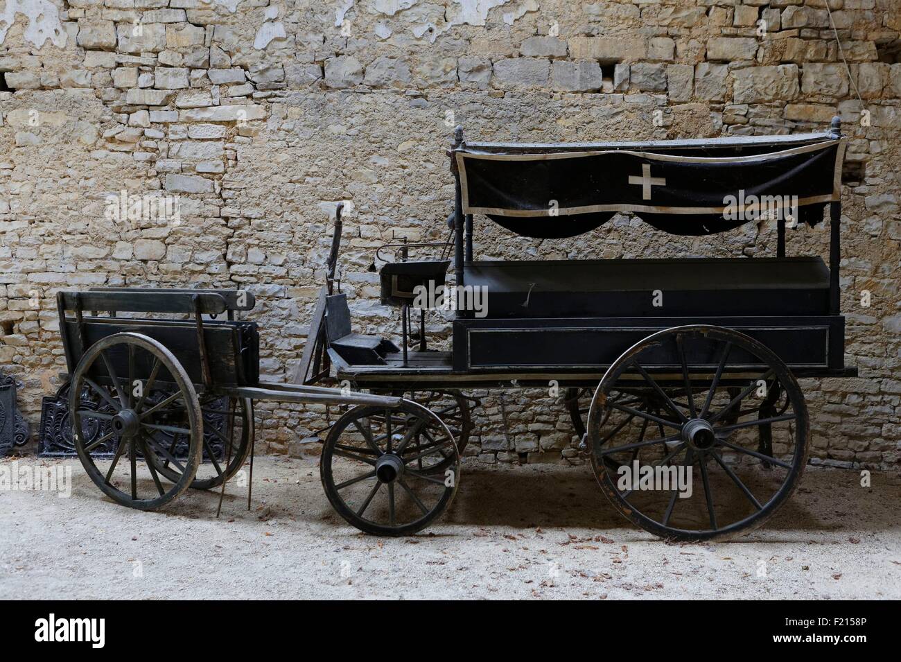 Horse drawn carriage 16th century hi-res stock photography and images ...