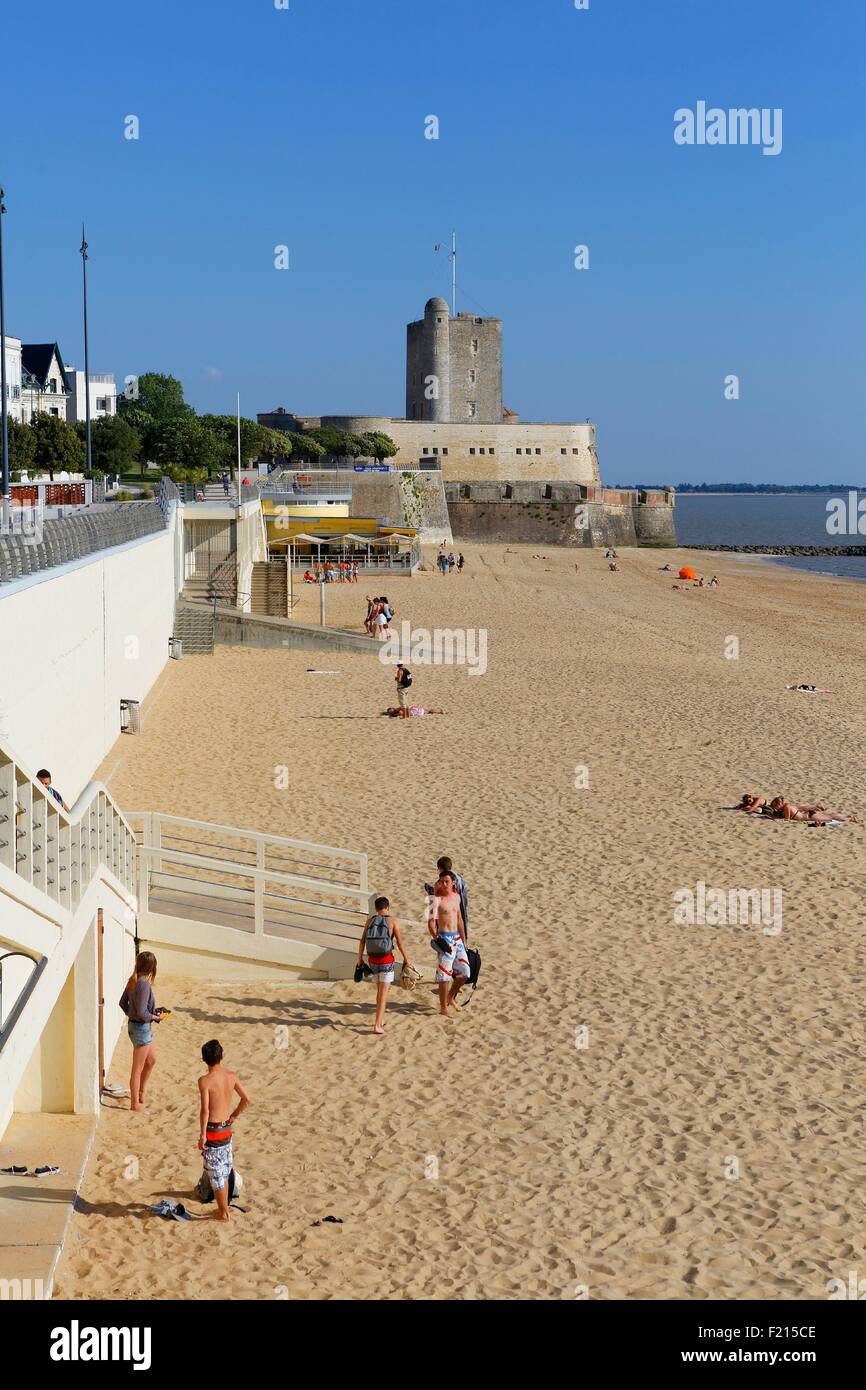 France, Charente Maritime, Fouras, Great beach with Fouras Fort in ...