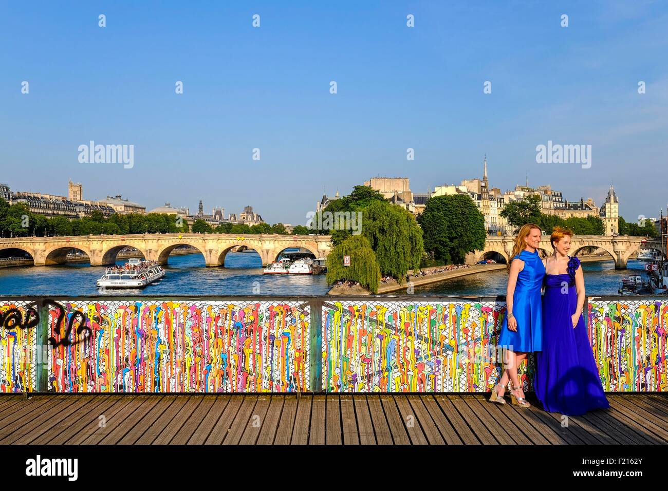 Heritage railing hi-res stock photography and images - Alamy