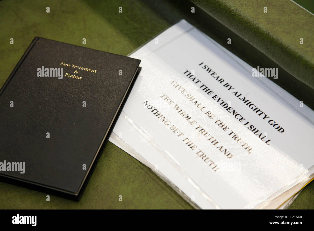 The oath in court hi-res stock photography and images - Alamy