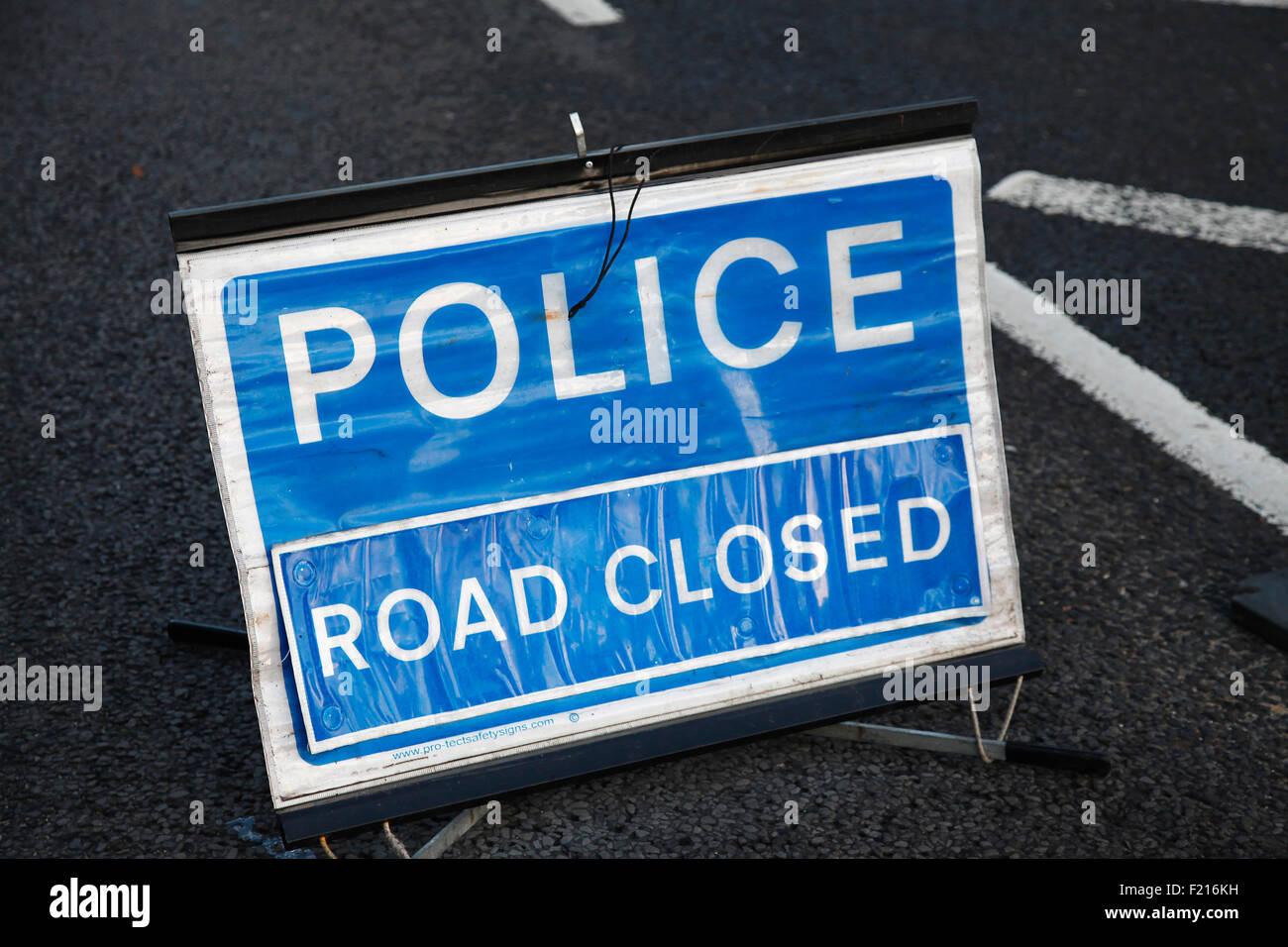 Police closed roads hi-res stock photography and images - Alamy