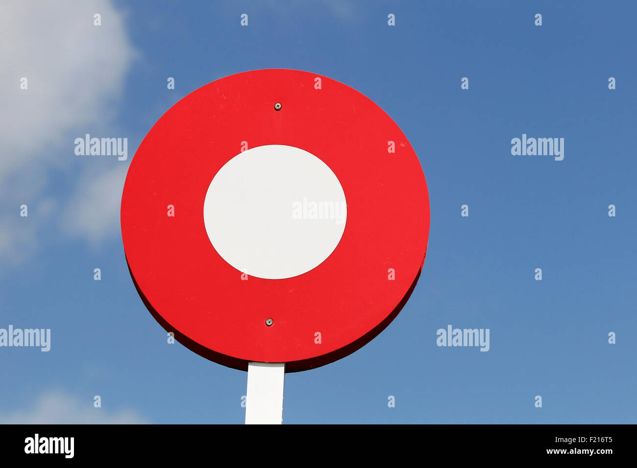 Sport, Equestiran, Horse Racing, Red and White finish line post Stock ...