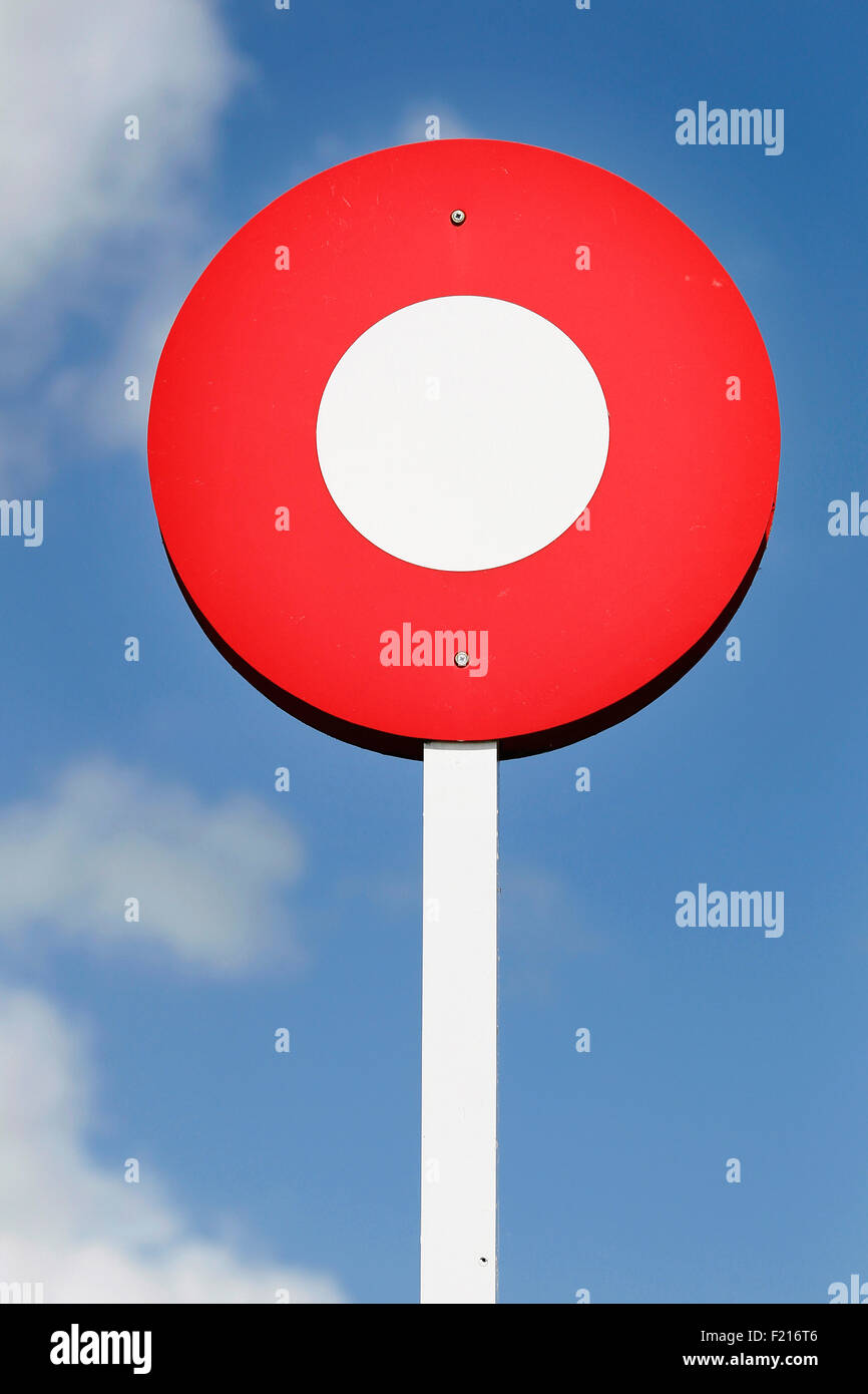 Sport, Equestiran, Horse Racing, Red and White finish line post Stock ...