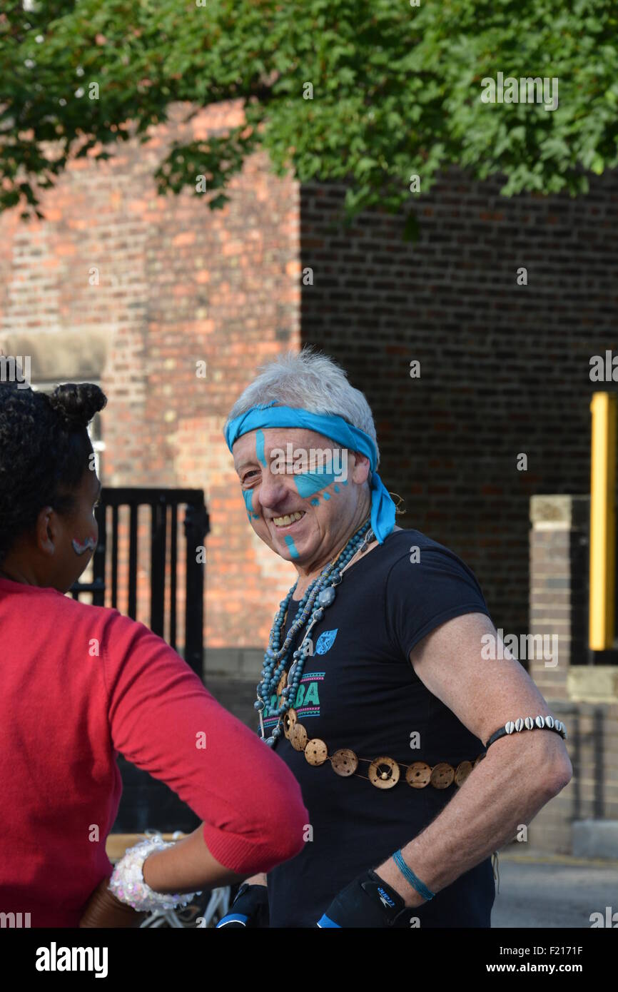 Girls in samba colors hi-res stock photography and images - Alamy