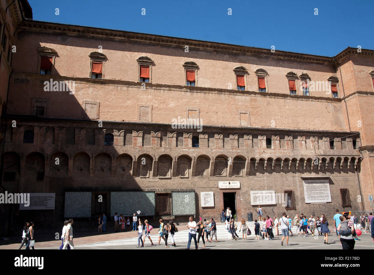 Biblioteca SalaBorsa Piazza Maggiore Bologna Stock Photo - Alamy