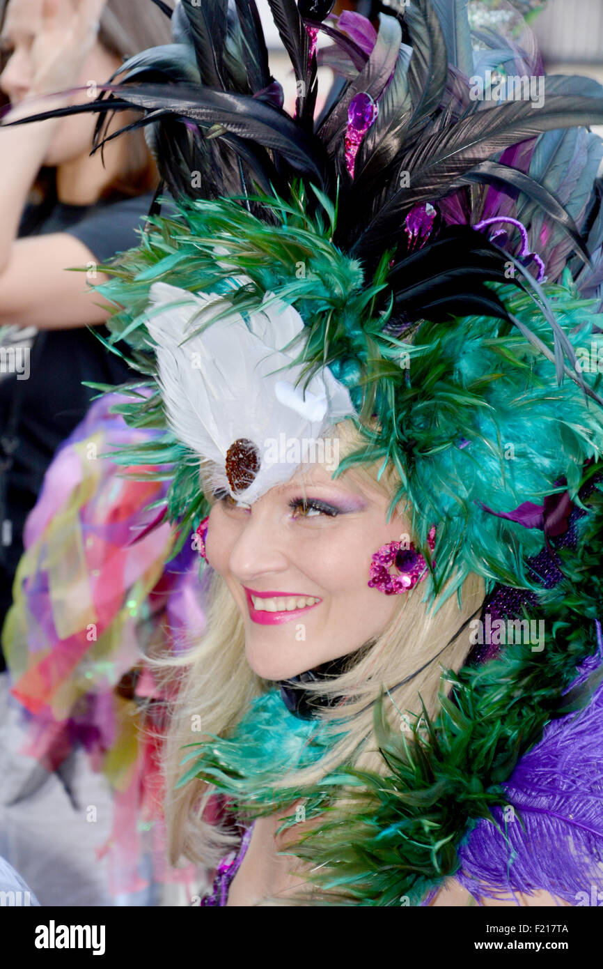 Girls in samba colors hi-res stock photography and images - Alamy