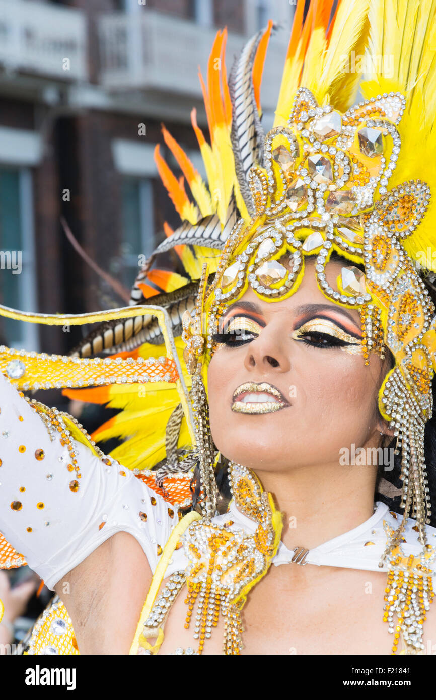 Girls in samba colors hi-res stock photography and images - Alamy