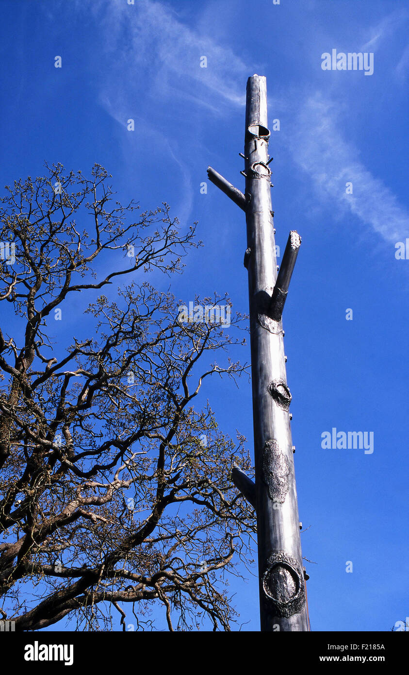 Mobile phone mast disguised as a tree hi-res stock photography and ...