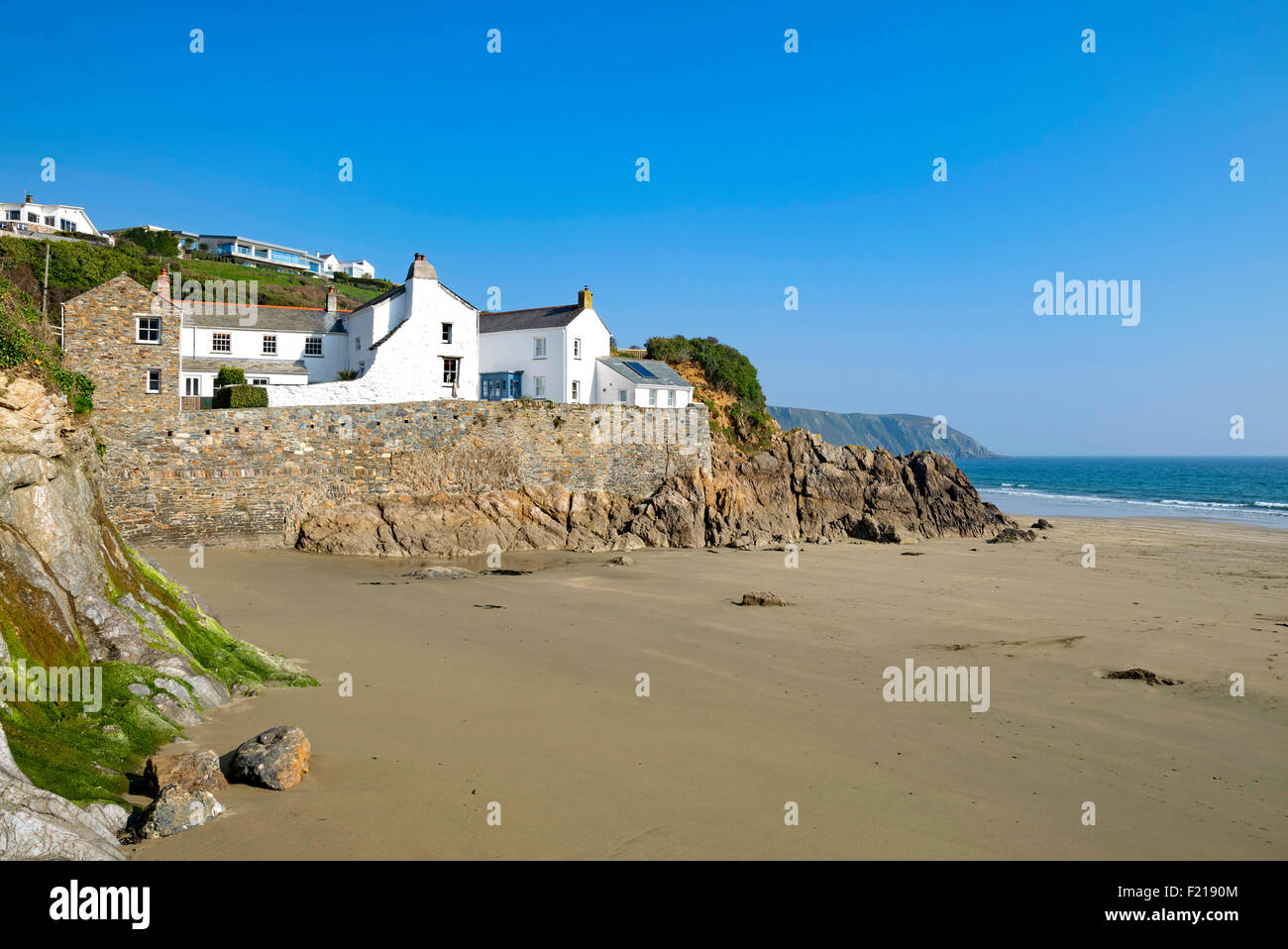 Homes overlooking the beach at Gorran Haven in Cornwall, UK Stock Photo ...