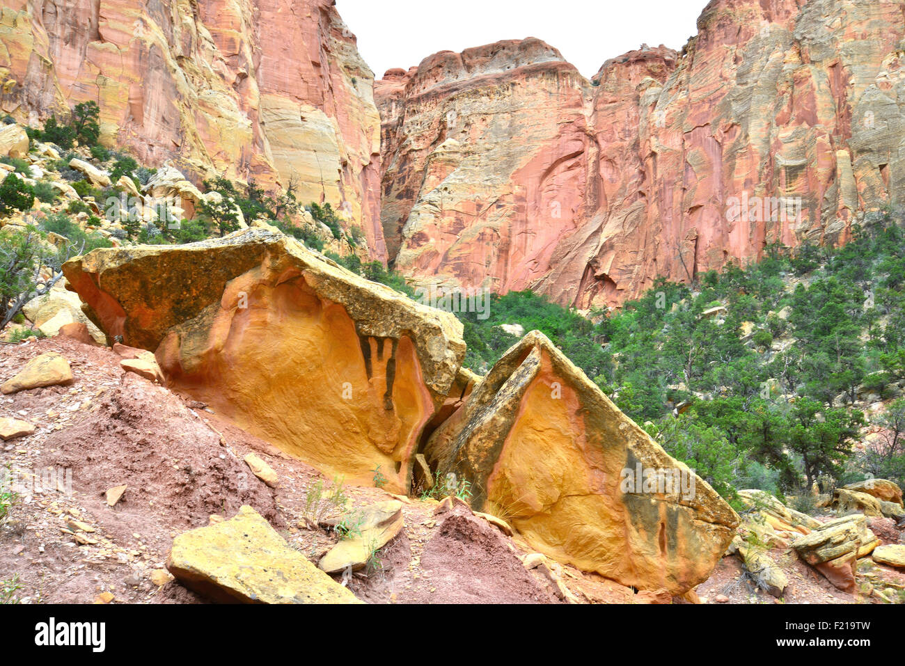 Canyon walls along Burr Trail Road (Boulder-Notom Road) in Grand ...