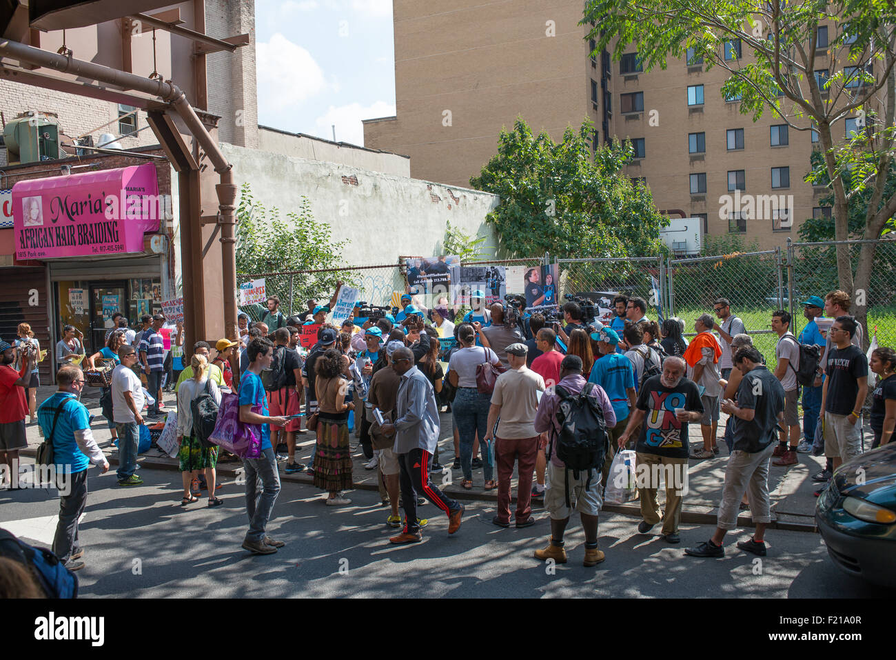 New york city police precinct sign hi-res stock photography and images ...