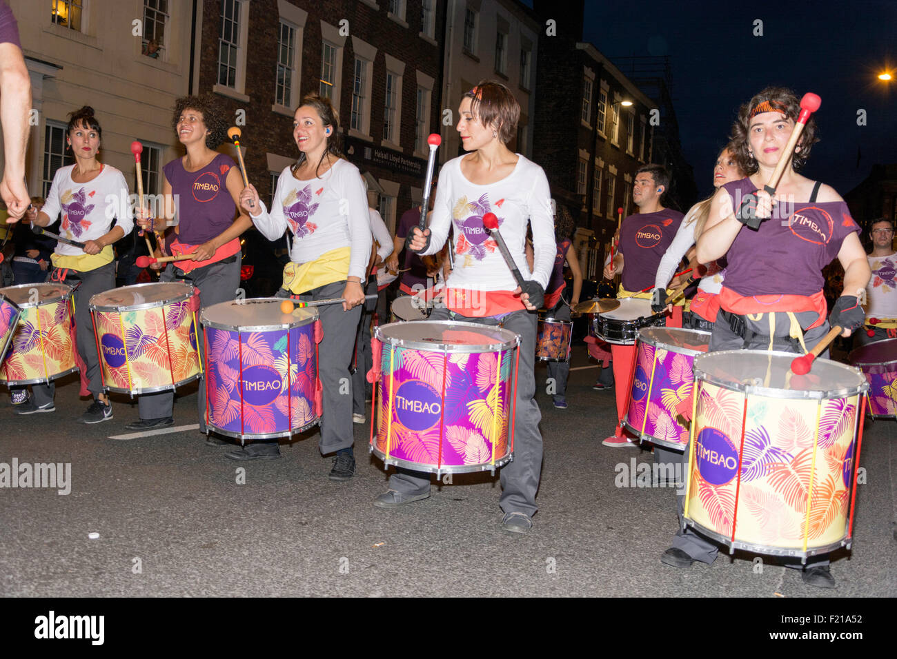 Girls in samba colors hi-res stock photography and images - Alamy