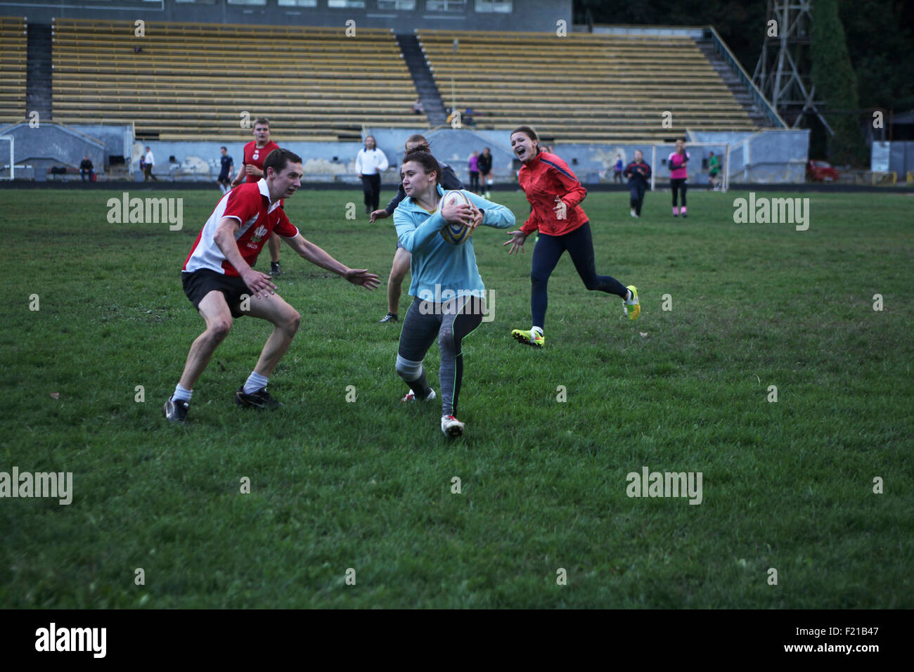 Female rugby training with men hi-res stock photography and images - Alamy