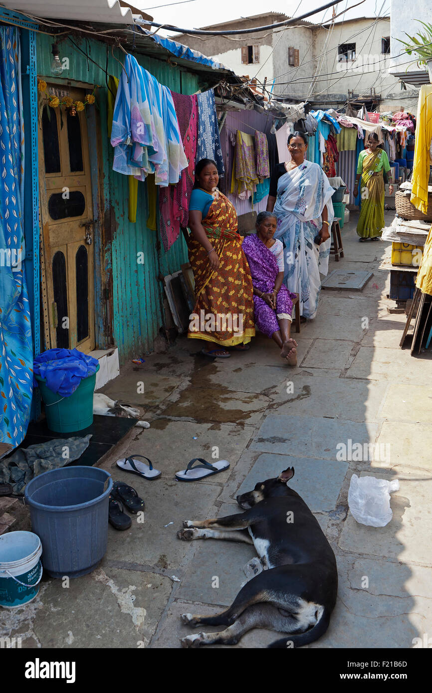Mumbai slum colaba hi-res stock photography and images - Alamy