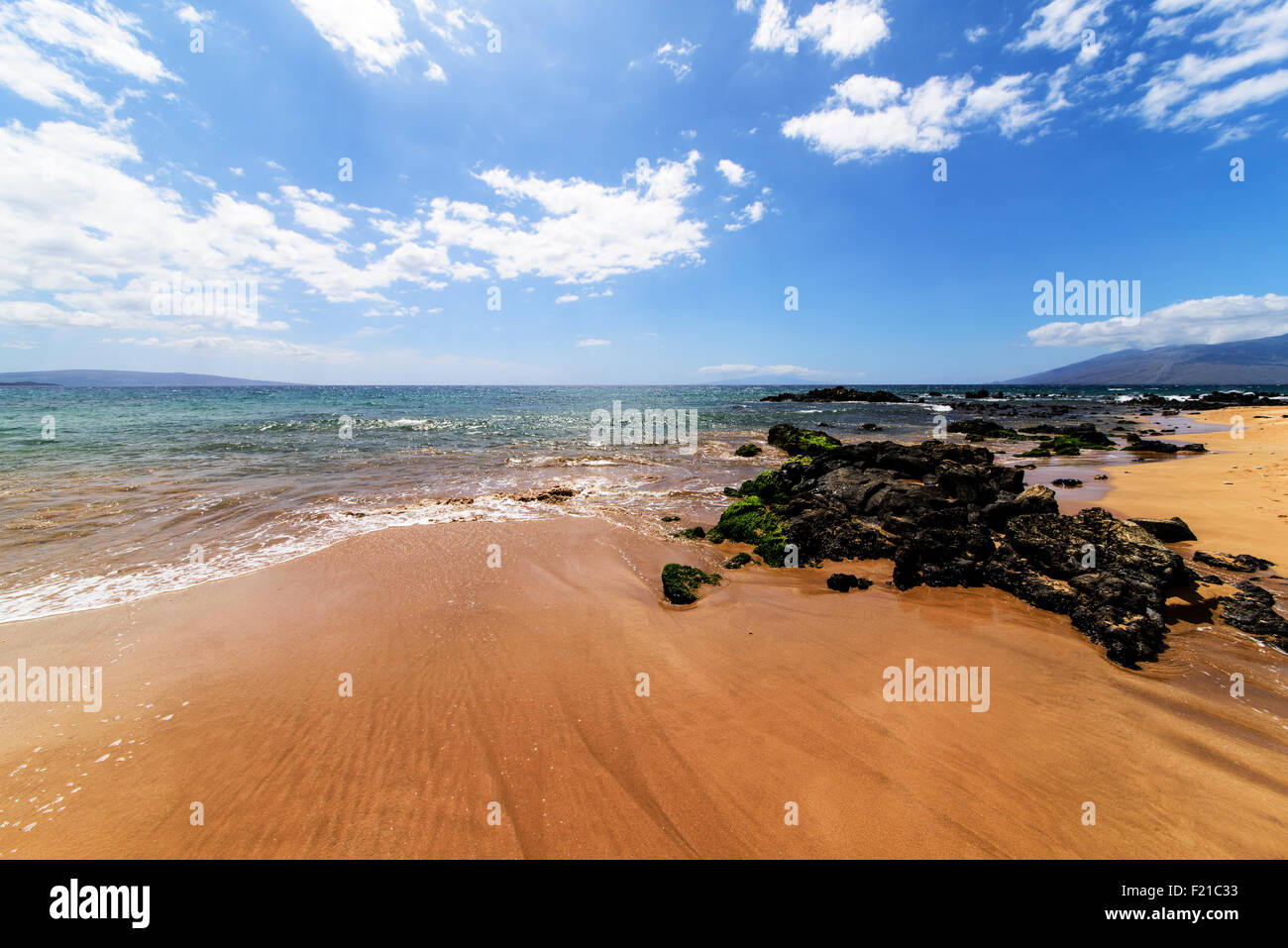 Beach in Maui Hawaii with a beautiful color Stock Photo - Alamy