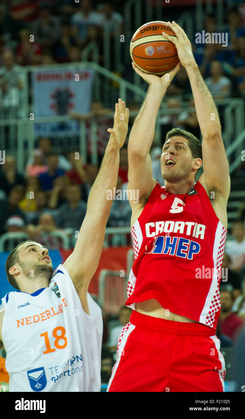 Zagreb, Croatia. 9th Sep, 2015. Damjan Rudez (R) of Croatia shoots ...