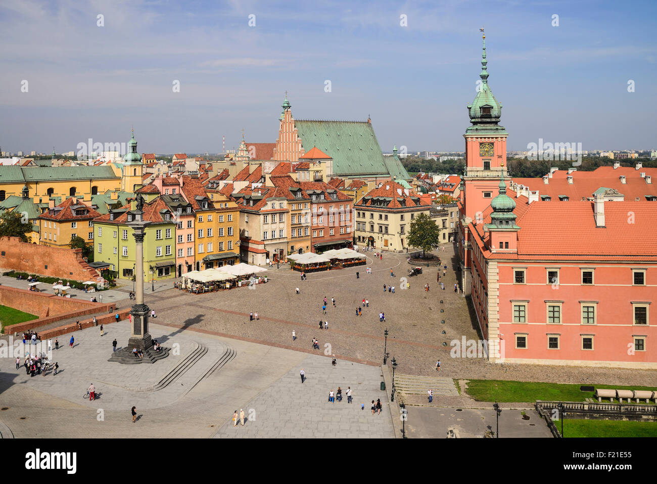 Poland, Warsaw, Royal Castle and Plac Zamkowy or Castle Square seen ...