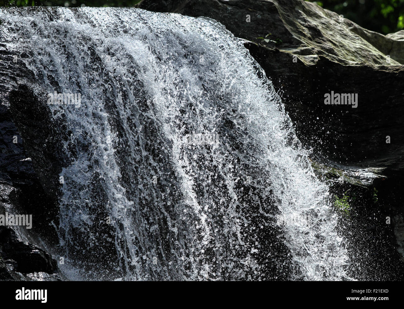 Trickle of water dam hi-res stock photography and images - Alamy