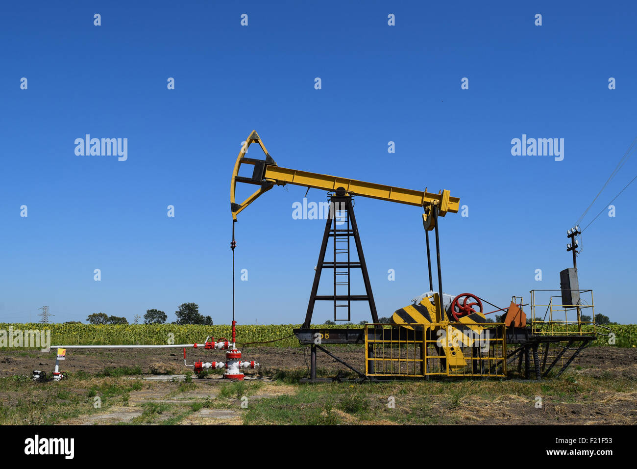 Pumping unit on well hi-res stock photography and images - Alamy