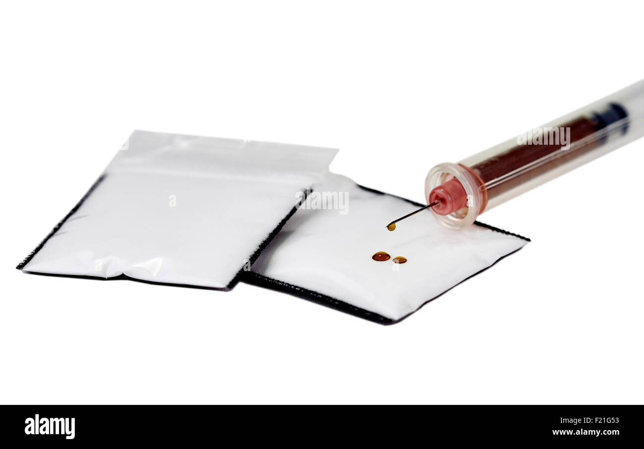 Heroin in hypodermic needle packets hi-res stock photography and images ...