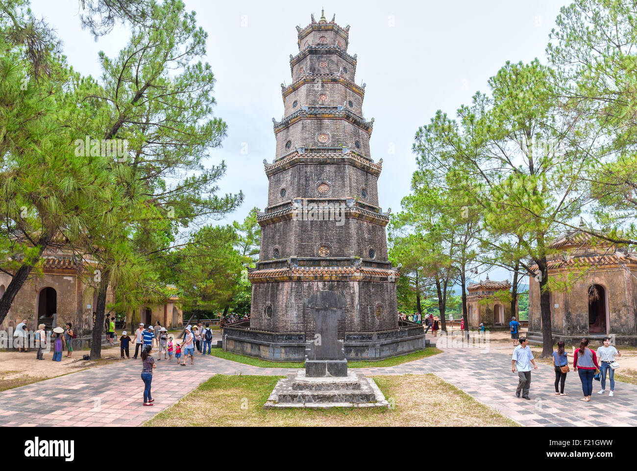 Thien mu pagoda hi-res stock photography and images - Alamy