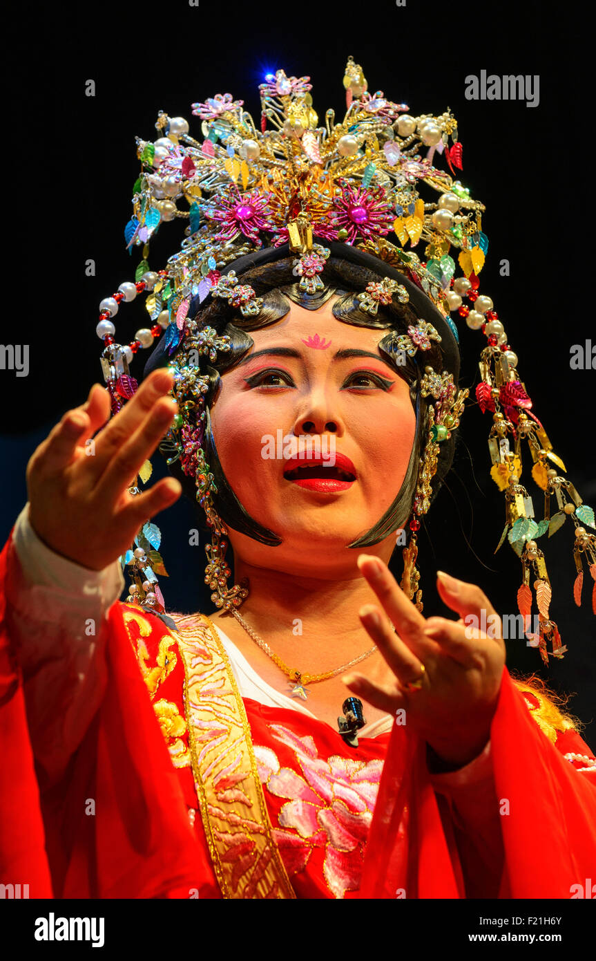 Beautiful female chinese opera singer hi-res stock photography and ...