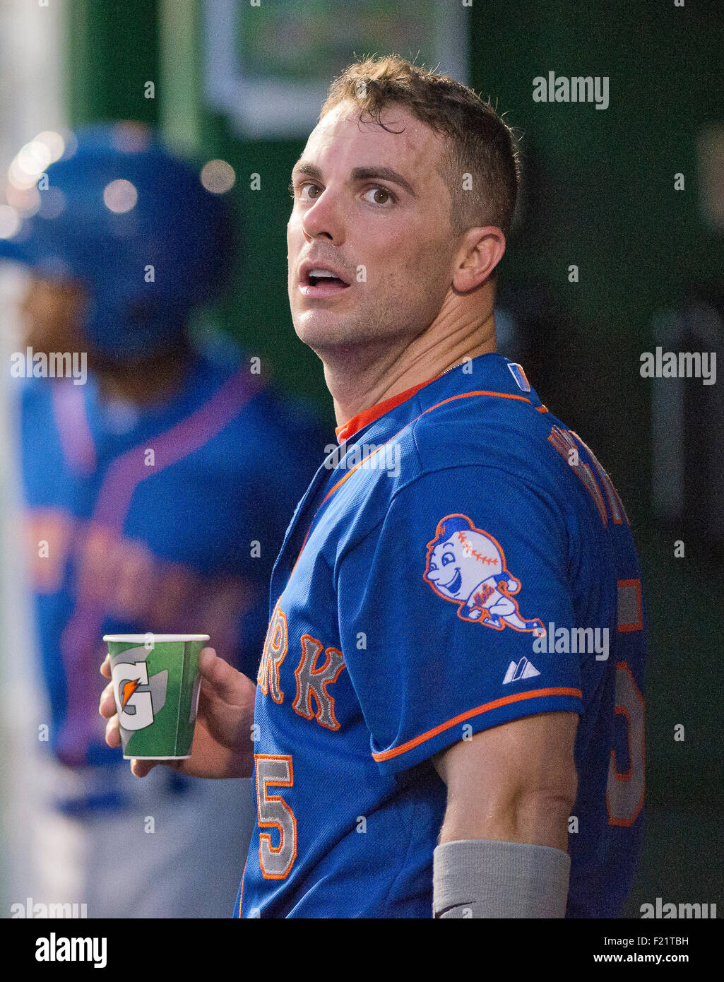 New York Mets third baseman David Wright (5) enjoys a drink after ...