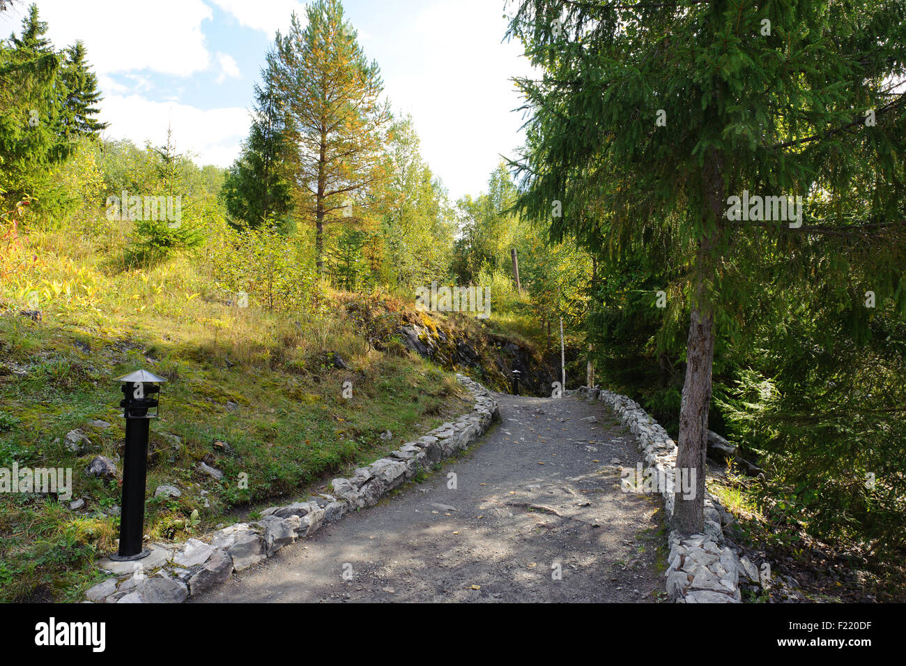 Edged pathway hi-res stock photography and images - Alamy