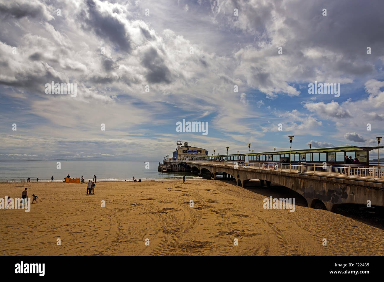 Visitors bournemouth beach hi-res stock photography and images - Alamy